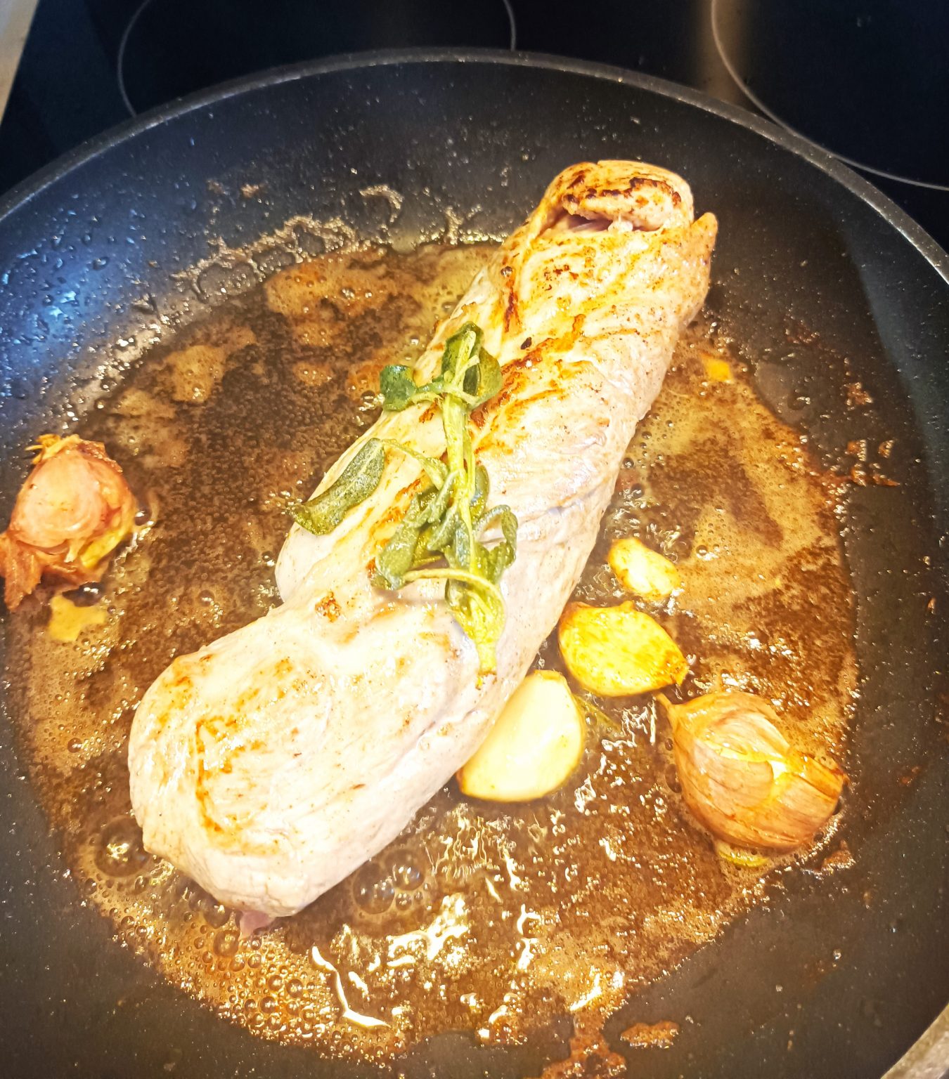 Filet Mignon de Porc en croûte , duxelles de champignons, purée de ...